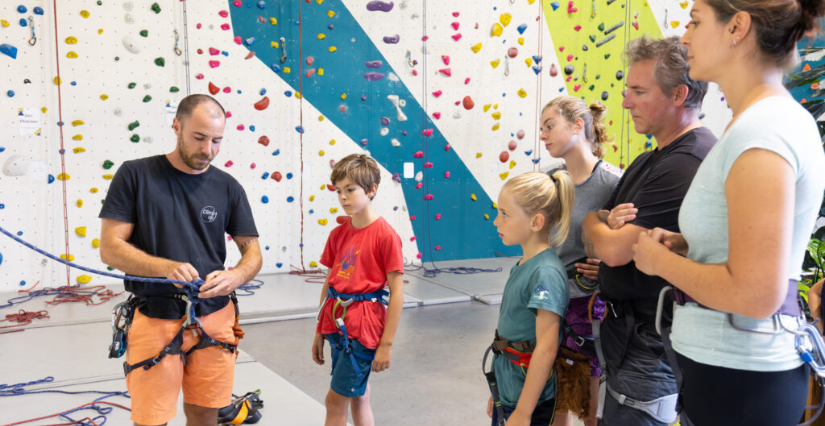 Cours d'escalade en famille pendant les vacances à Climb Up Limoges (87 ...